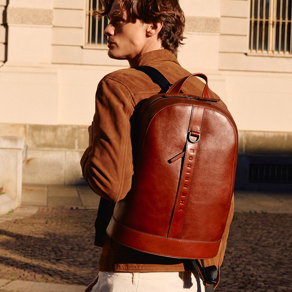 Zaini in pelle donna: eleganti e firmati | The Bridge